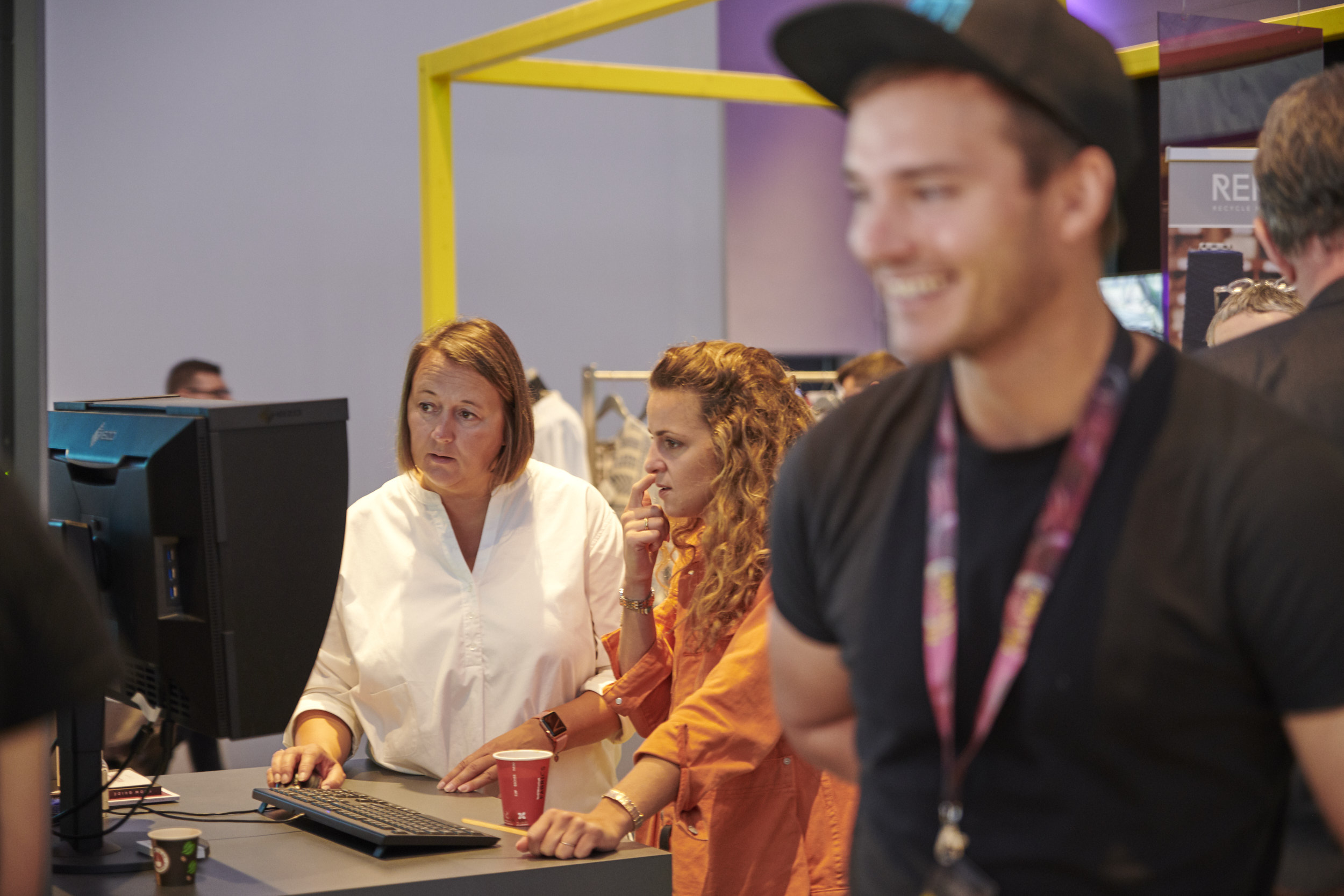 Digital Fabric Lab – The Future Begins Now - Munique - Unique Textiles ...